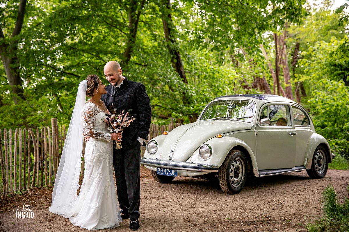 Corona bruiloft in een pittoresk kerkje bij Nijmegen